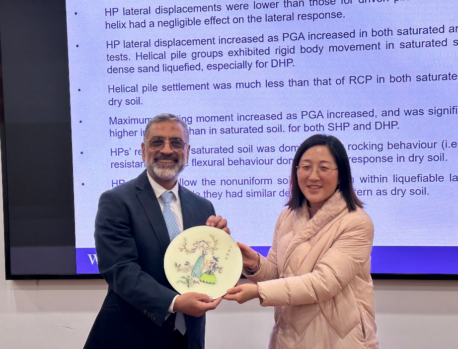 加拿大工程院院士M. Hesham El Naggar应邀来我院做报告-交通运输工程学院